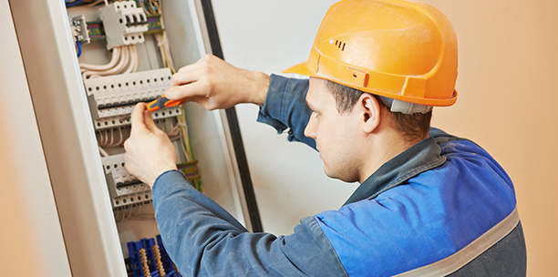 What qualifications do I need to be an auto electrician in Australia?